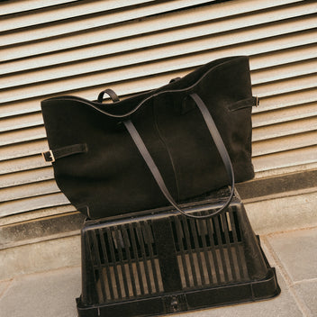 Clay Clutch Suede Sand – Flattered