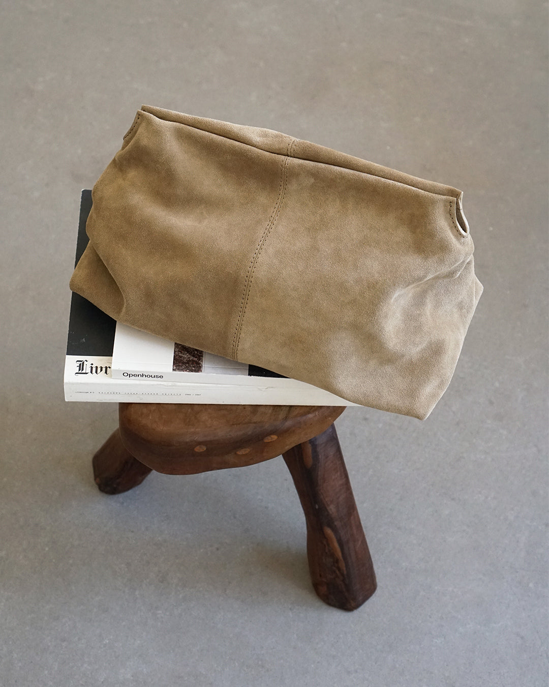 Clay Clutch Suede Sand – Flattered